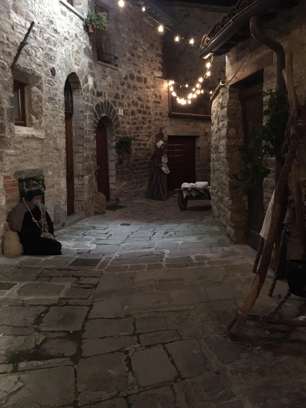Aria di Natale a Gubbio: l'albero di Natale più alto del mondo ...