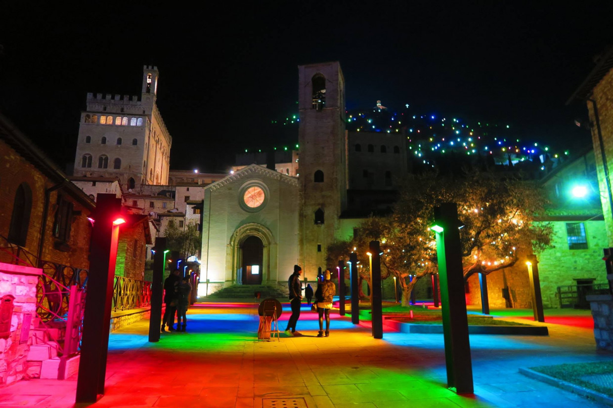 Aria di Natale a Gubbio: l'albero di Natale più alto del mondo ...