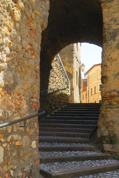 Frasso Sabino, un favoloso borgo laziale quasi sconosciuto - MondoVagando