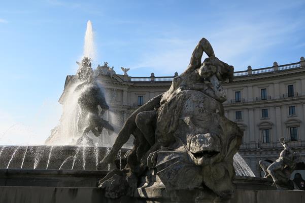 Piazza della Repubblica e la Fontana delle Naiadi a Roma - MondoVagando