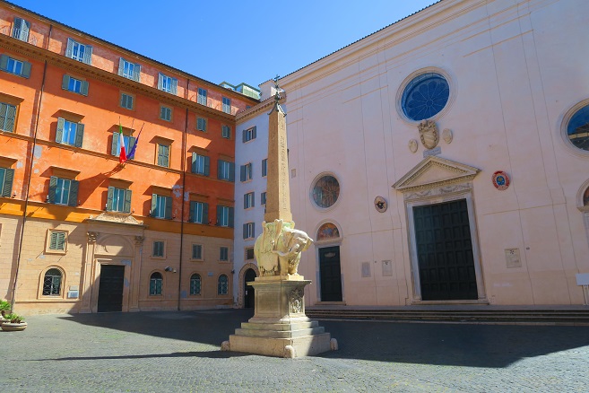 Piazza della Minerva ed il suo iconico elefantino - MondoVagando