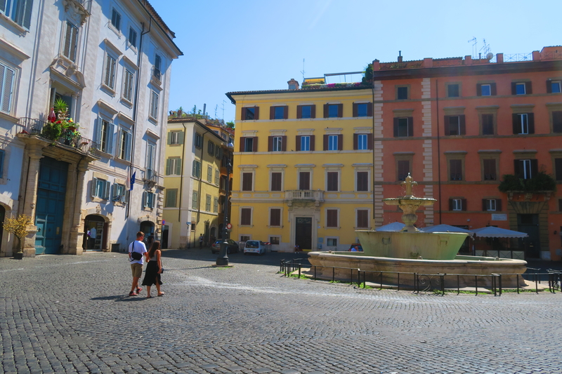 Piazza Farnese a Roma - MondoVagando