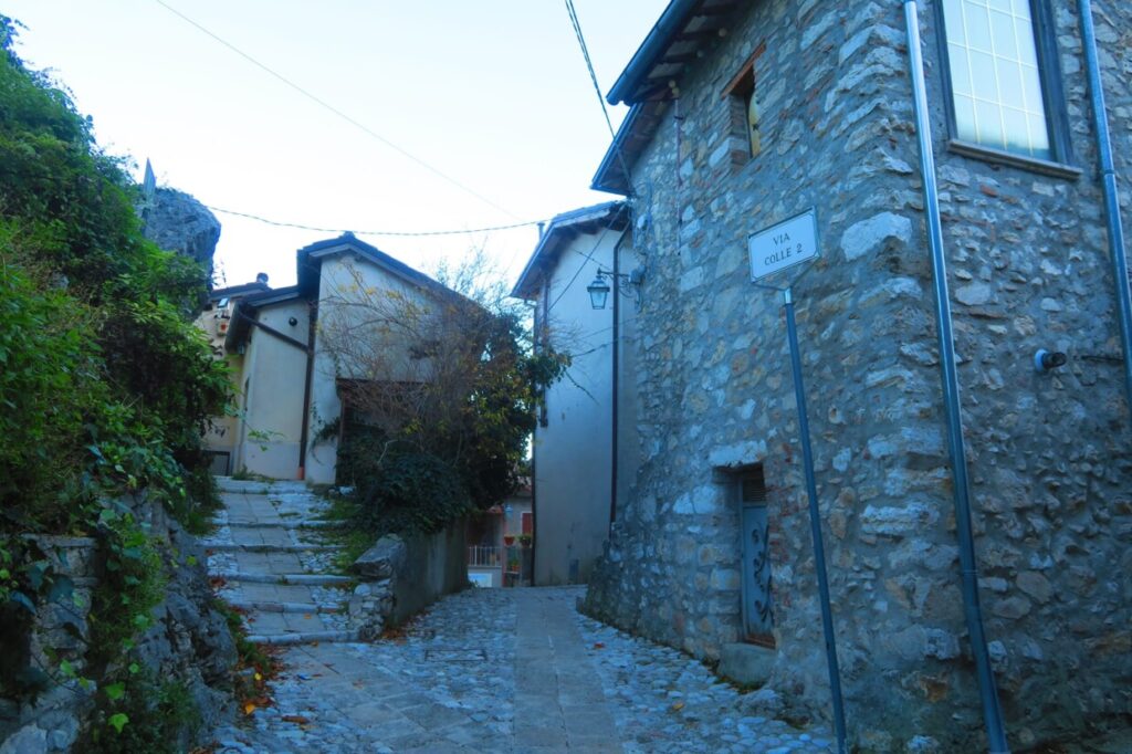 Cosa vedere a Greccio, il borgo in cui San Francesco inventò il presepe ...