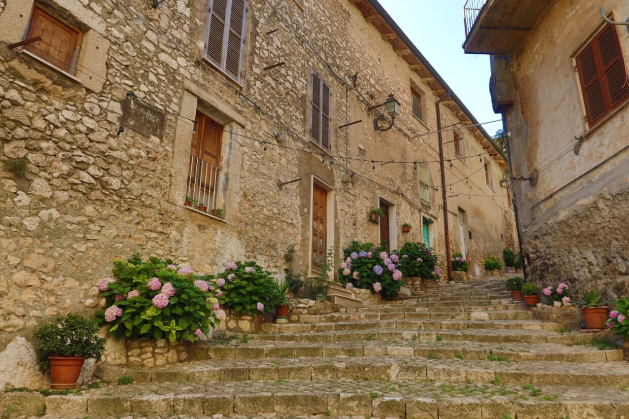 Visitare Norma: Museo del Cioccolato, borgo e parco archeologico ...