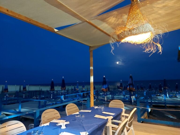 Valentino Beach Club - Palupè Bay a Giovino (Catanzaro Lido) - MondoVagando