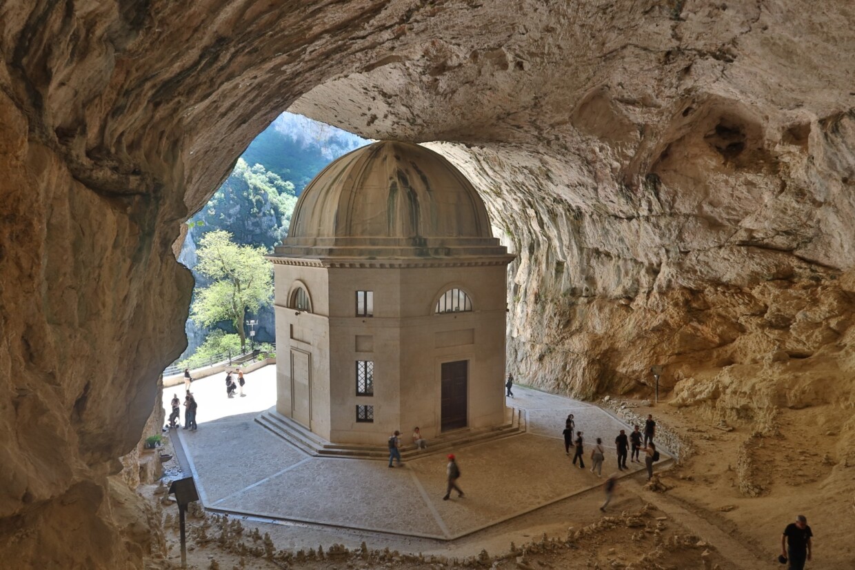Tempio del Valadier, capolavoro marchigiano tra uomo e natura ...