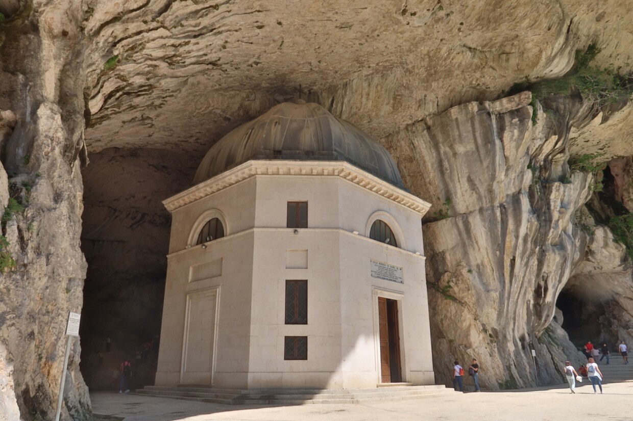 Tempio del Valadier, capolavoro marchigiano tra uomo e natura ...